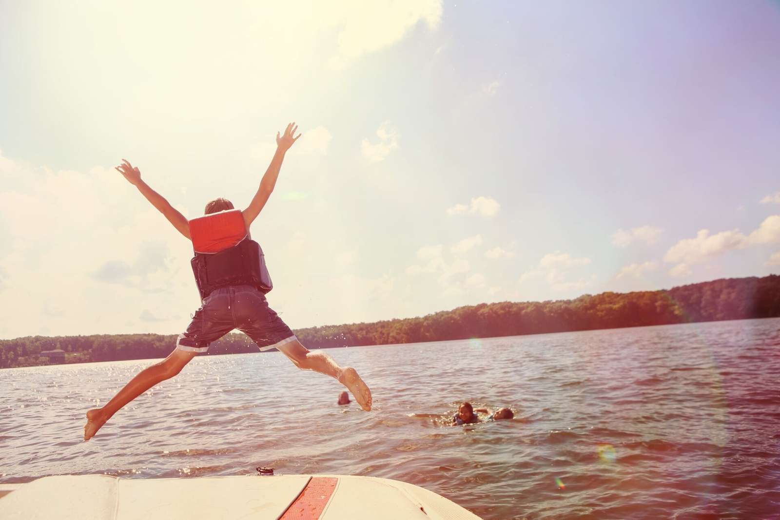 How to Prevent Boat Capsizing and Falls Overboard | ilearntoboat