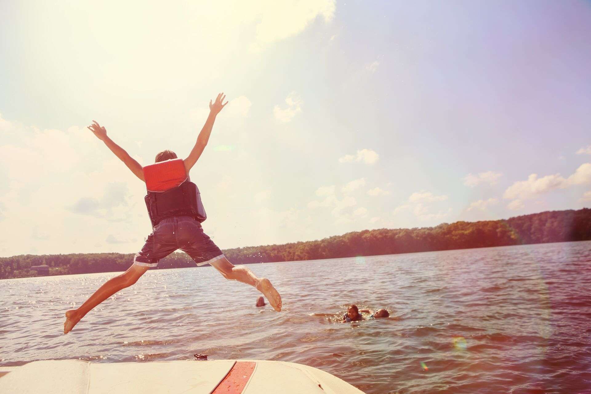 How to Prevent Boat Capsizing and Falls Overboard | ilearntoboat