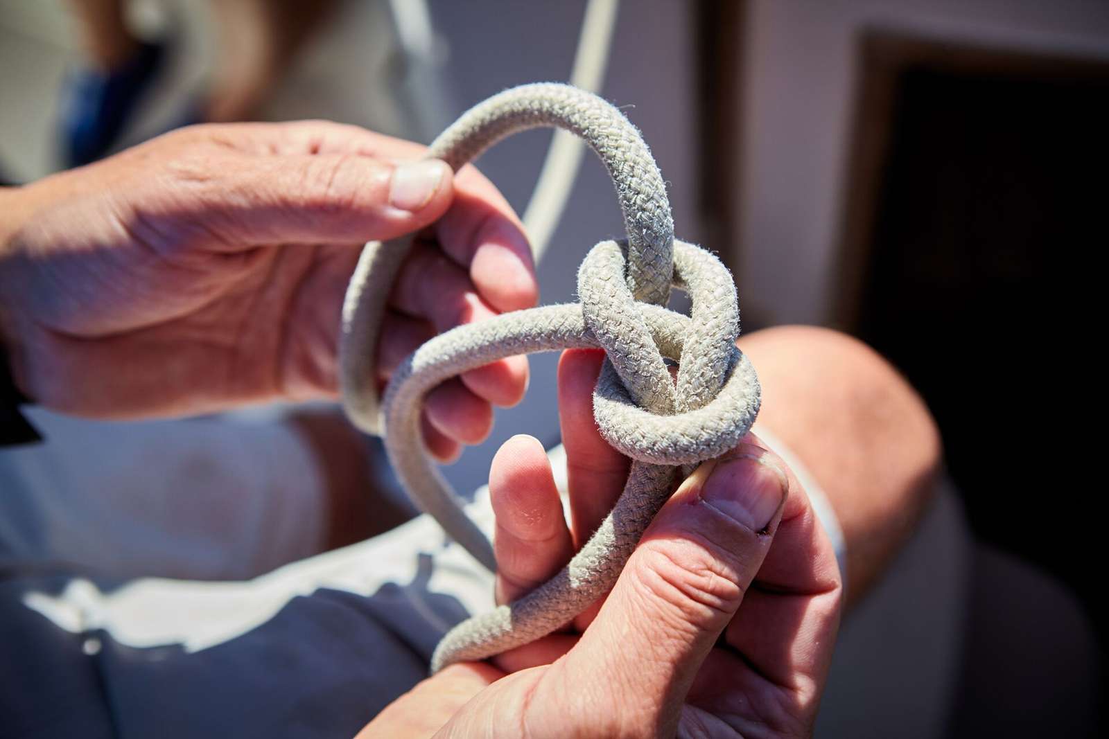 How to Tie a Boat Knot for Beginners | ilearntoboat