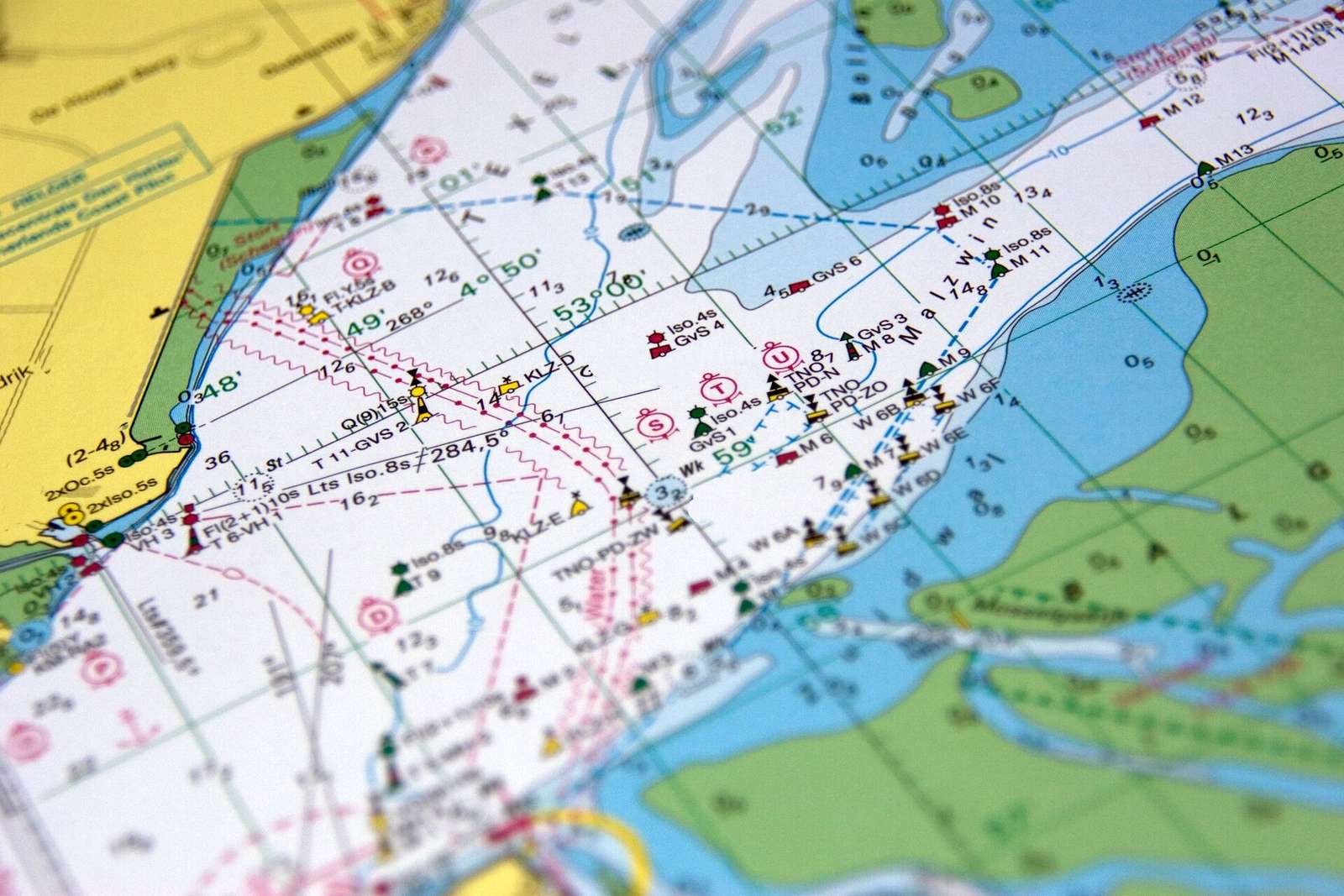 How to Read Marine Navigation Charts | ilearntoboat