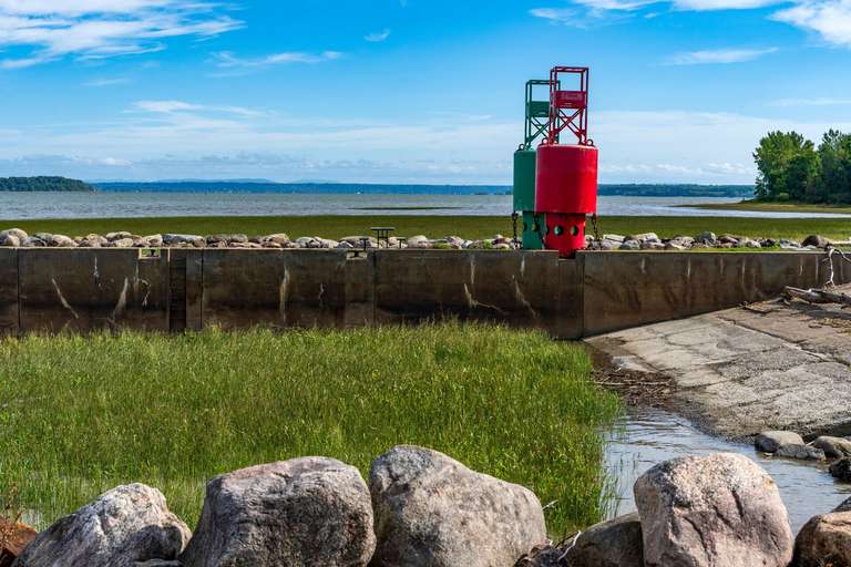 Boat Signs on the Water: Markers and Buoys | ilearntoboat