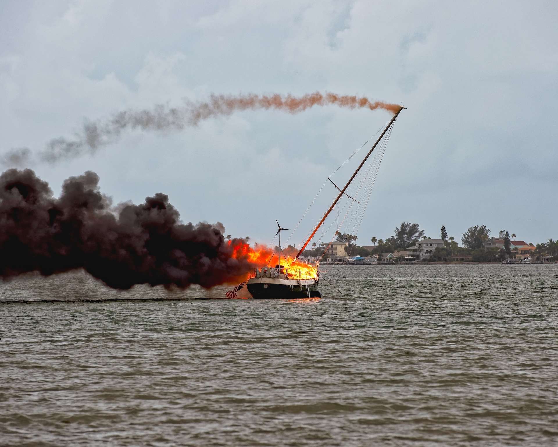 What to Do If a Boat Fire Happens | ilearntoboat
