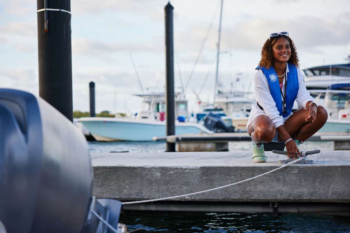 How to Tie a Boat to a Dock Overnight | ilearntoboat