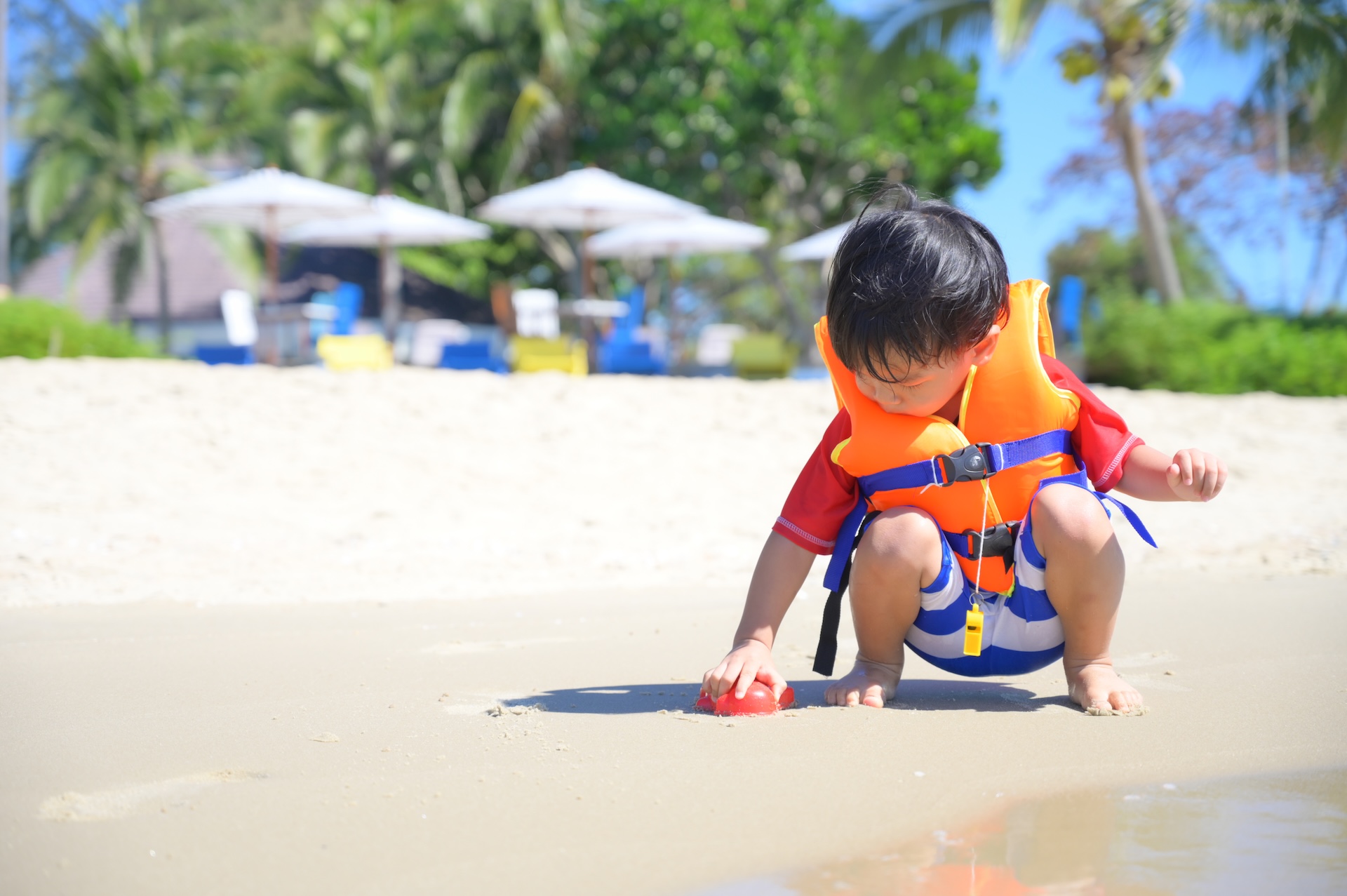 Infant Life Jackets: How to Find the Right Fit | ilearntoboat